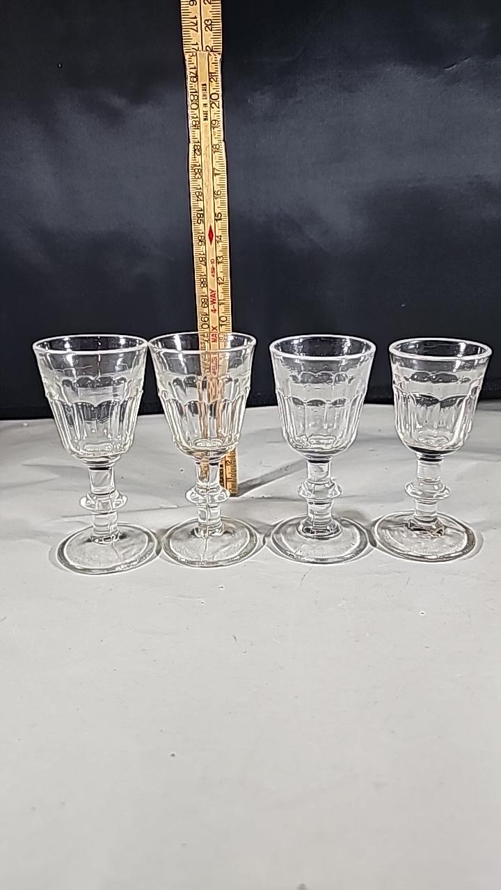 Antika Gjutna Snapsglas | Fleasy - flea markets easy